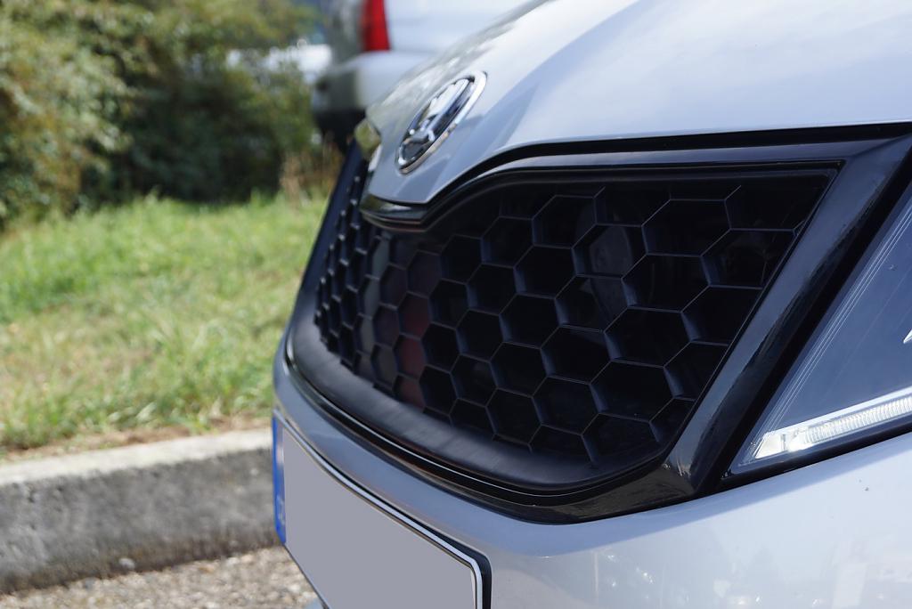 Maska honeycomb Škoda Octavia III RS Facelift 2017 - Spoilercentrum ...