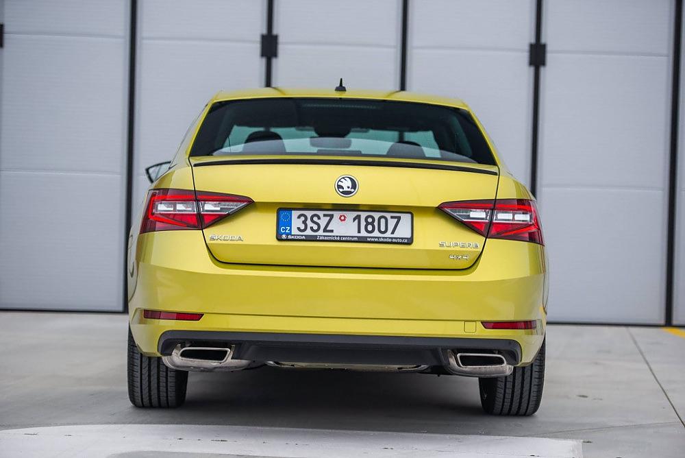 Křídlo - spoiler zadních dveří Škoda Superb III - originál ...